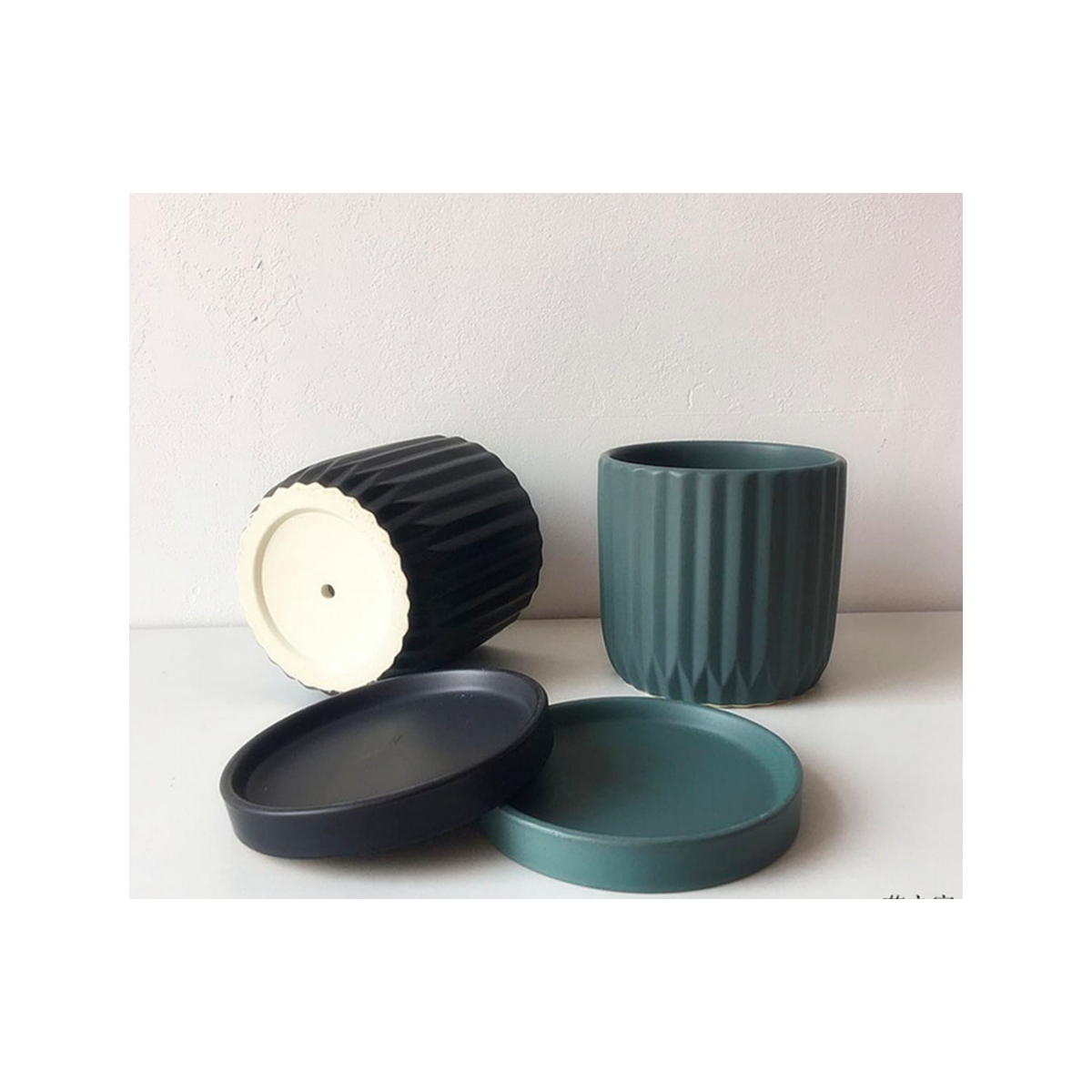 Mini Round Matt Pot in Lovat Green – Noah Garden Centre